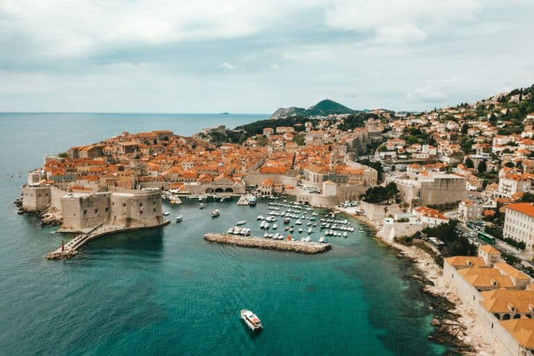 Dubrovnik nach Split mit dem Zug: Fahrplan & Tickets